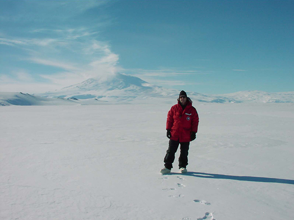 USC celebrates Robert E. Maxson’s lifetime of achievement and adventure ...